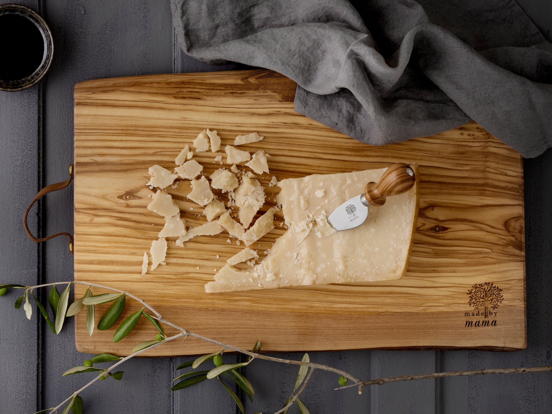 How to Cut & Store Parmigiano Reggiano – Made by Mama US